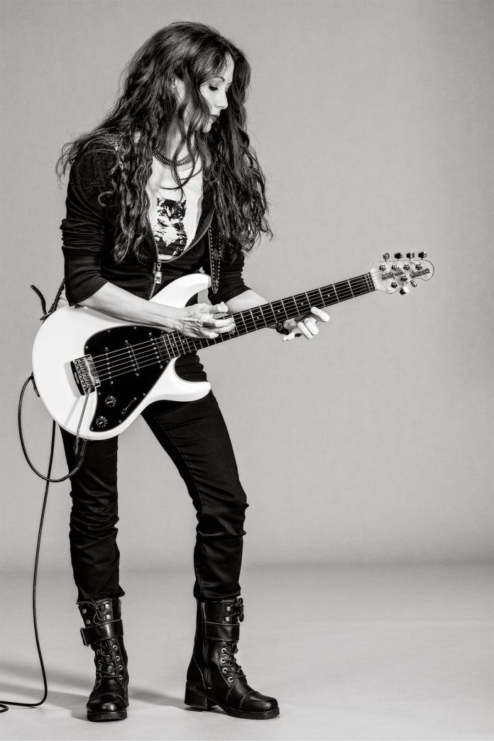 Gretchen Menn | Vintage Guitar® magazine